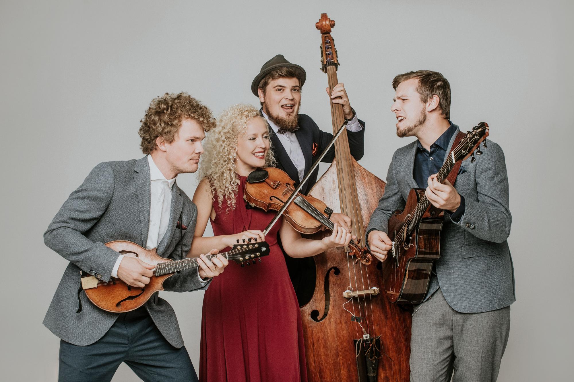 Taasiseseisvumispäeval annab Nõmmel kontserdi Curly Strings | Tallinn